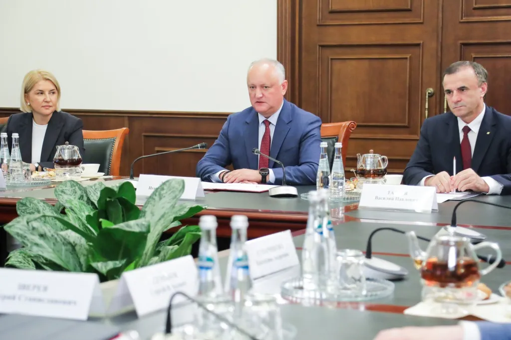 Marionetele de la Chișinău se unesc sub steagul Rusiei – Știri de ...