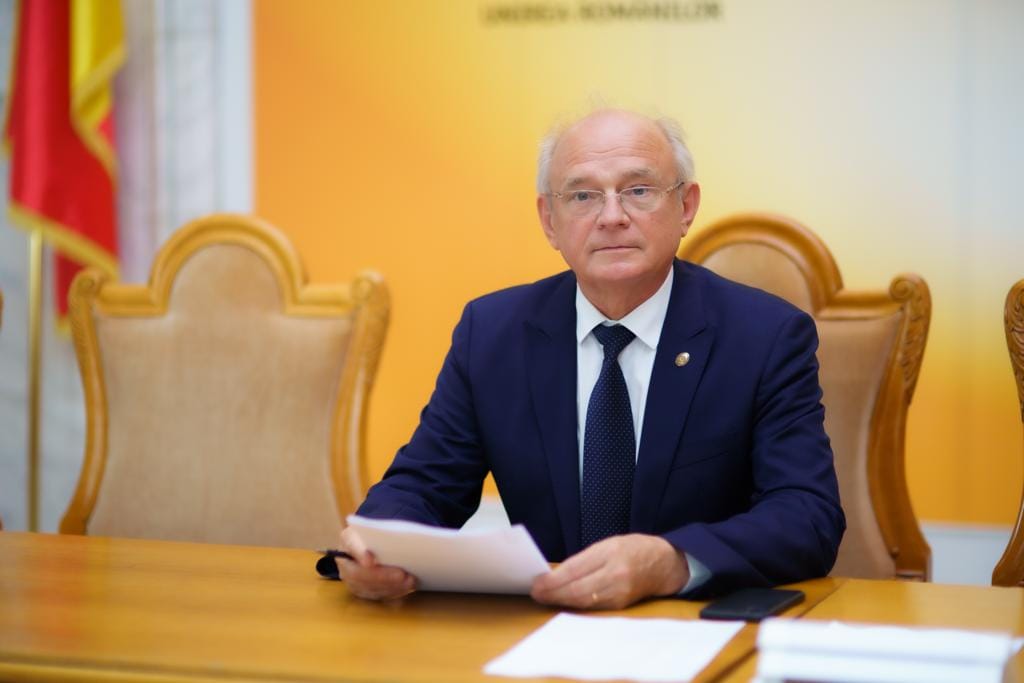 Boris Volosatîi critică partidele mari și promisiunile de „vremuri bune ...