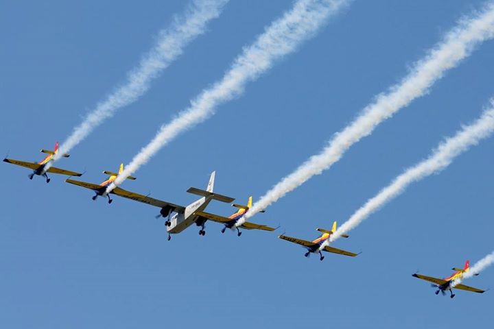 Show aviatic spectaculos la Aeroportul Chișinău – Știri de ultimă oră ...