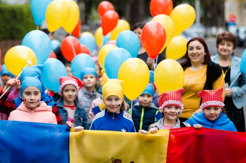 Ziua Drapelului la Orhei: În numele unității Primăria Orhei a instalat ...