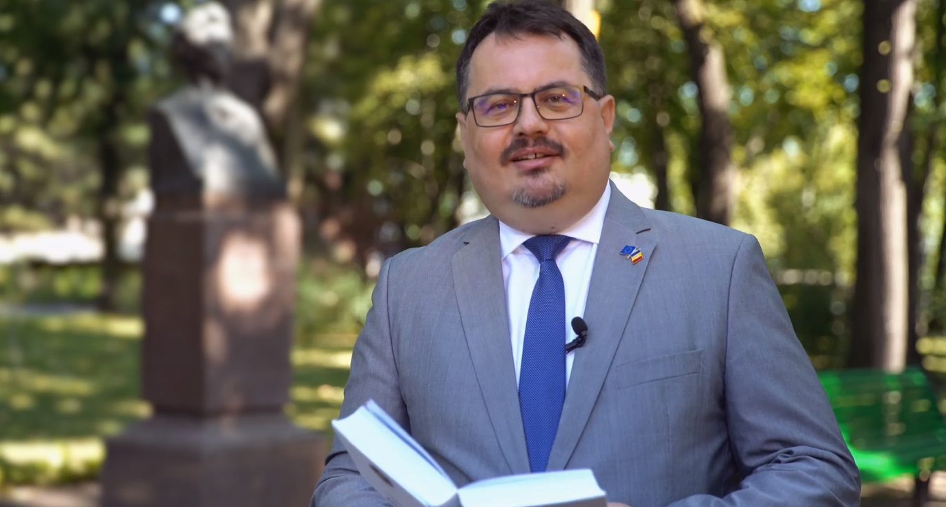 Ambasadorul Peter Michalko aduce un omagiu LIMBII ROMÂNE recitând o ...