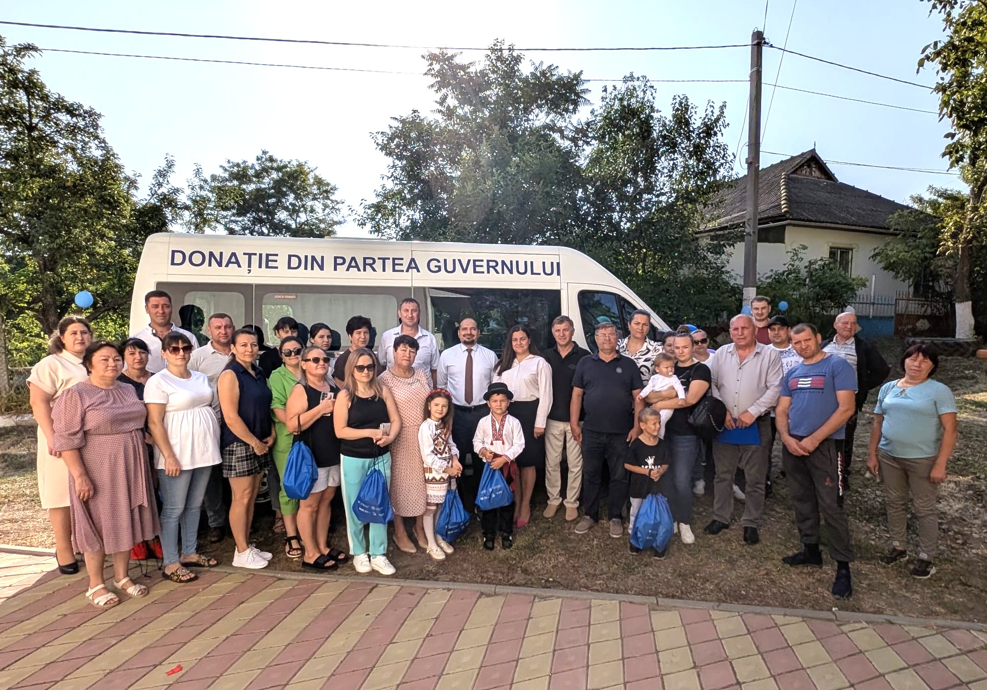 Guvernul „donează” banii noștri: microbuz școlar la Talmaza – Știri de ...