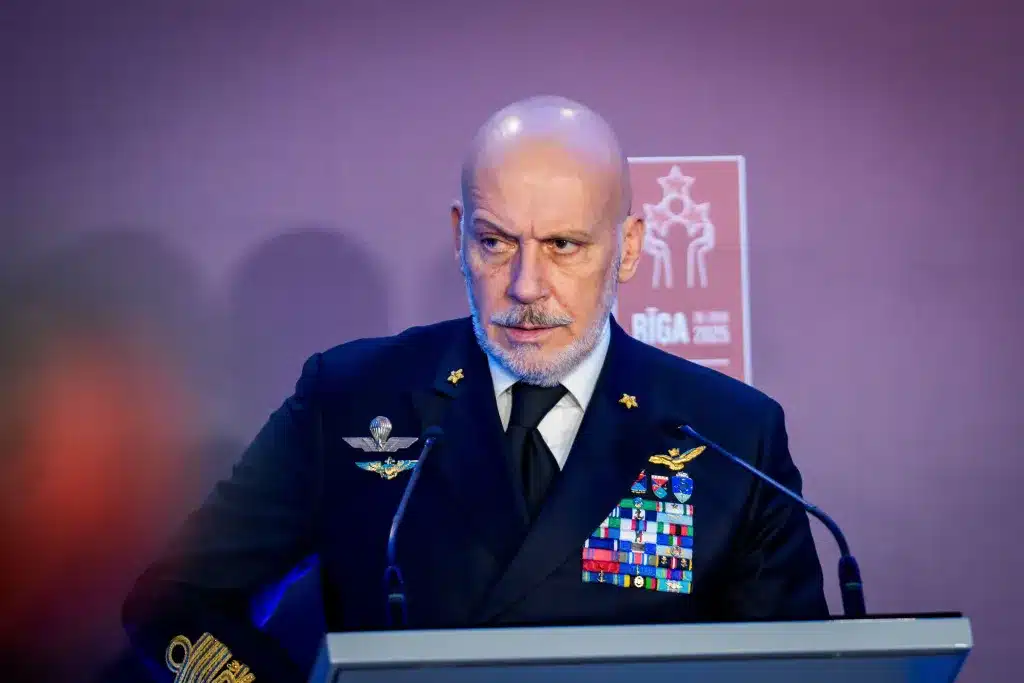 NATO vrea să răspundă „mai agresiv” la atacurile hibride ale Rusiei ...